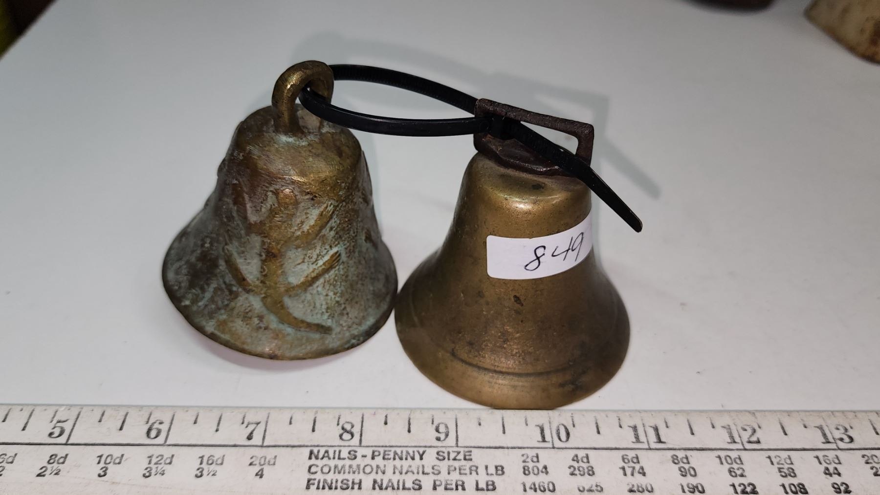 2 medium cow bells - Schmalz Auctions