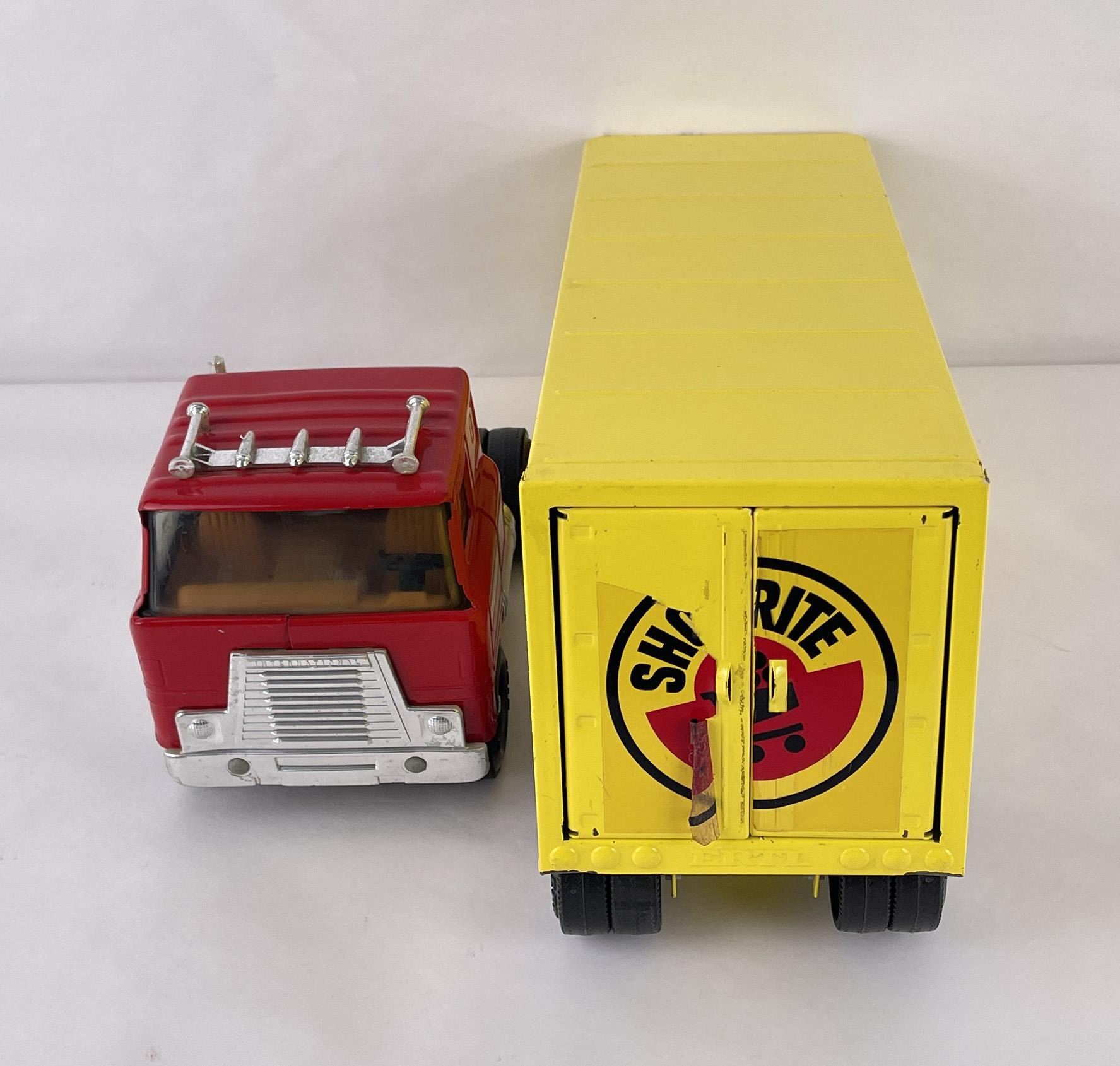 ERTL Shoprite Supermarkets Semi Truck Toy