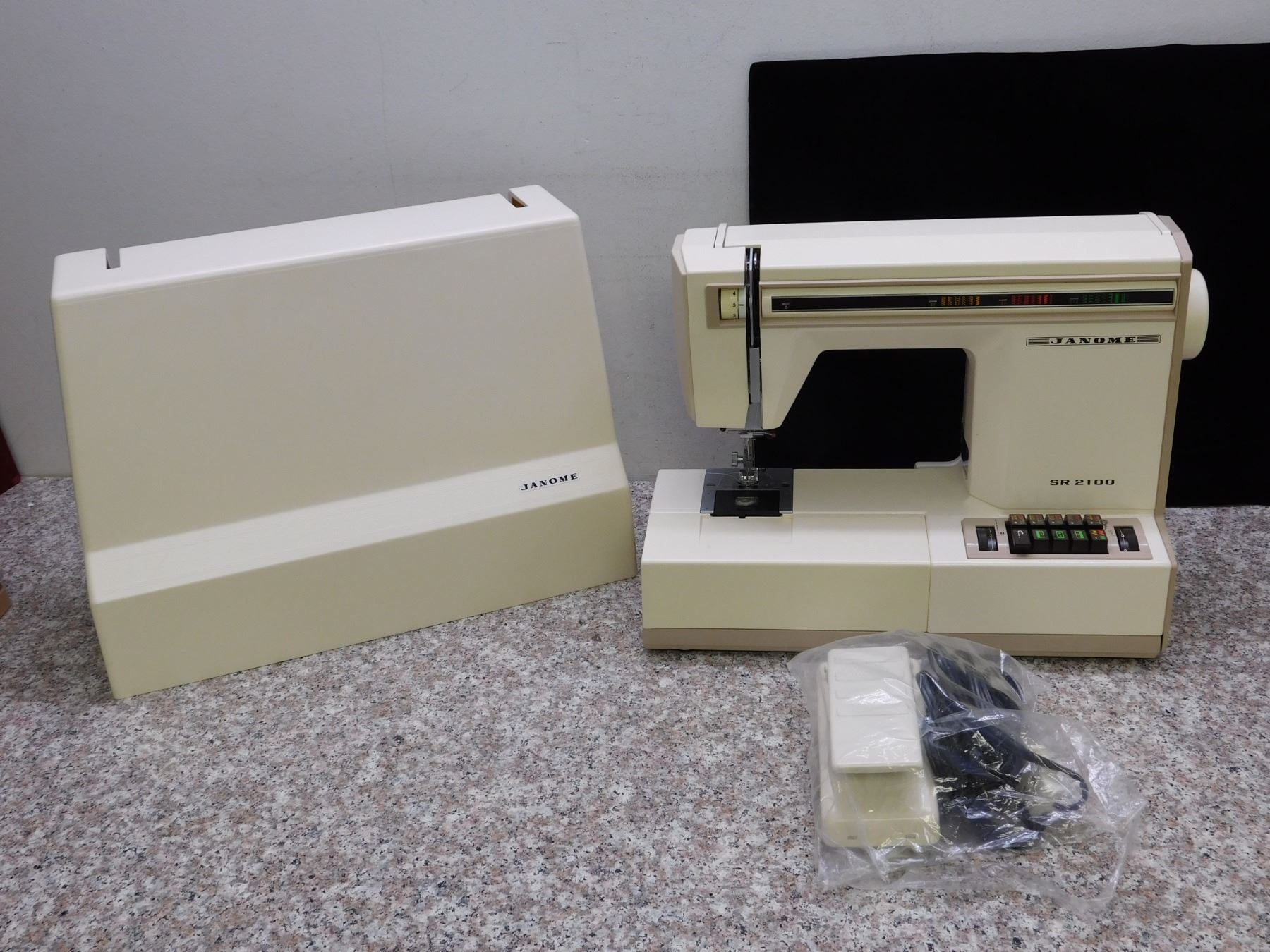 Vintage White Janome SR 2100 Sewing Machine *for parts repair*