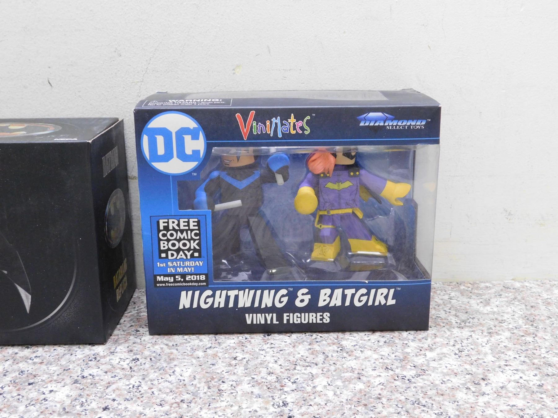 Lot of 2 Batman Batarang 1989 Replica and Vinimates Diamond Select DC ...