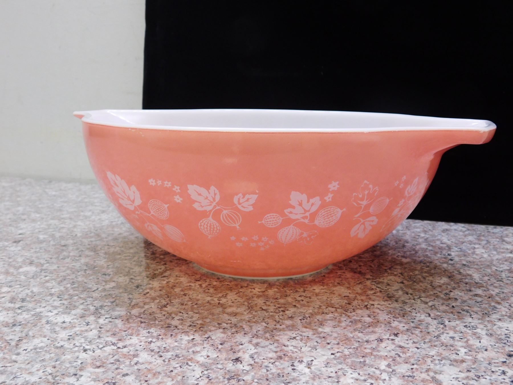 Pyrex 444 4 Quart Cinderella Bowl Gooseberry Pink