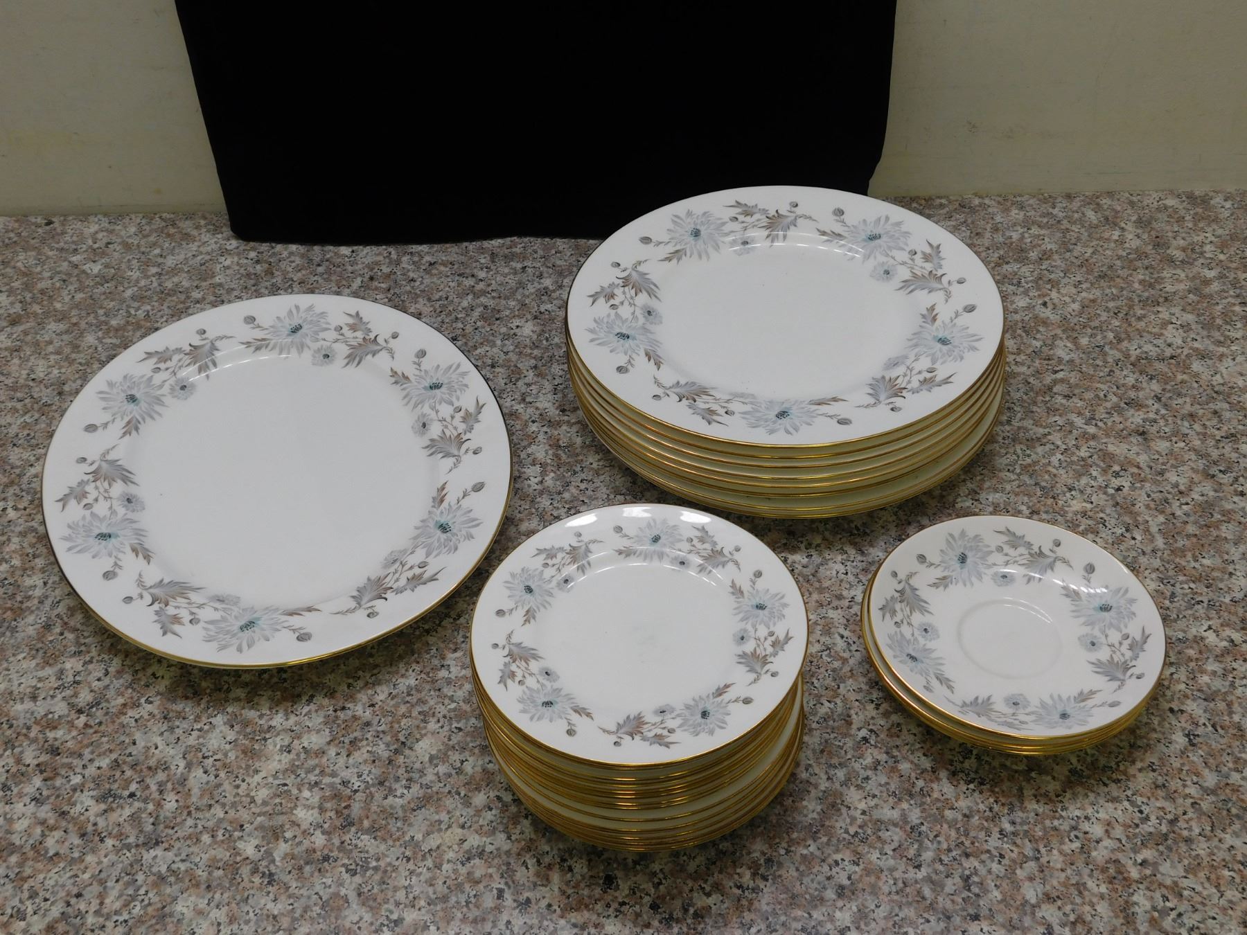 Lot of 26 Fine China Coalport "My Fair Lady" Dinner Plates, Serving ...