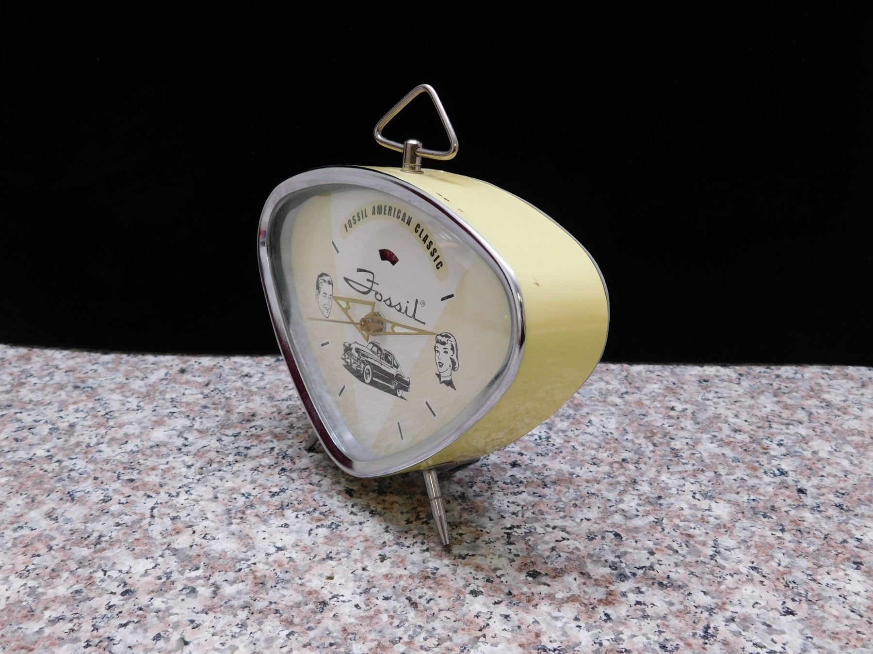 Fossil Clock Retro Vintage Style Atomic Faded Off White