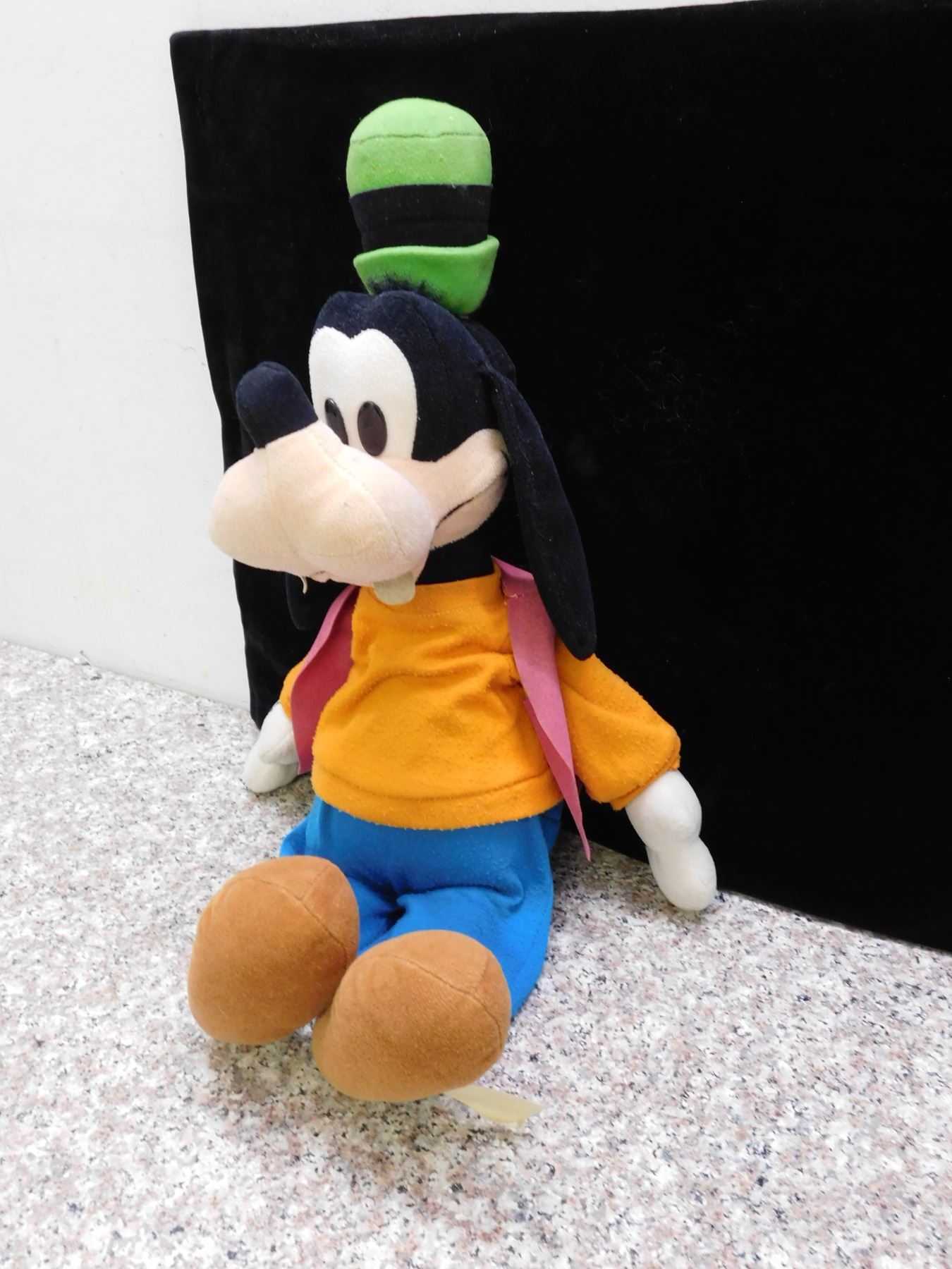 Disneyland Walt Disney World Goofy Plushie Vintage 21"