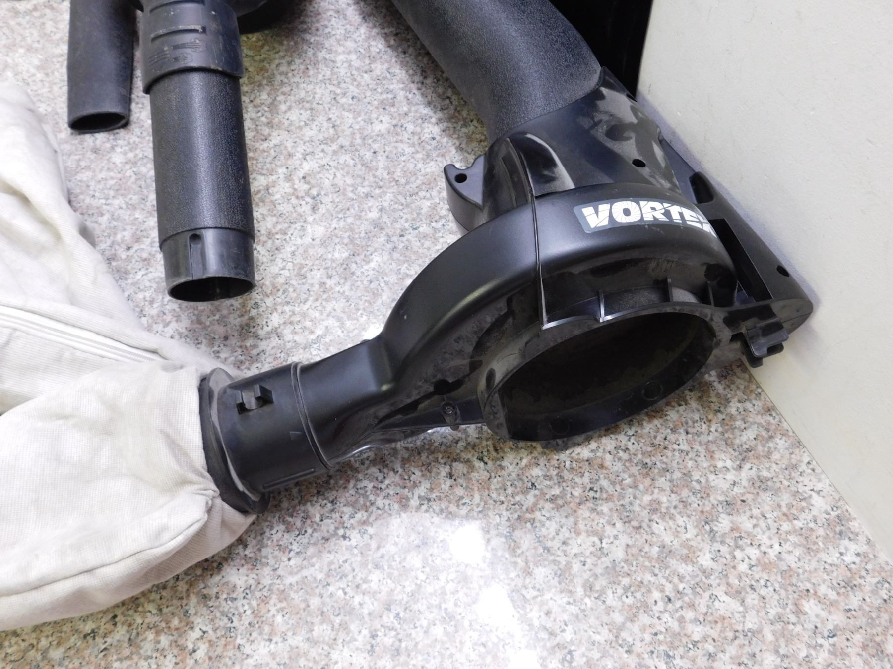 Black & Decker Electric Leaf Blower With Vortex Attachment