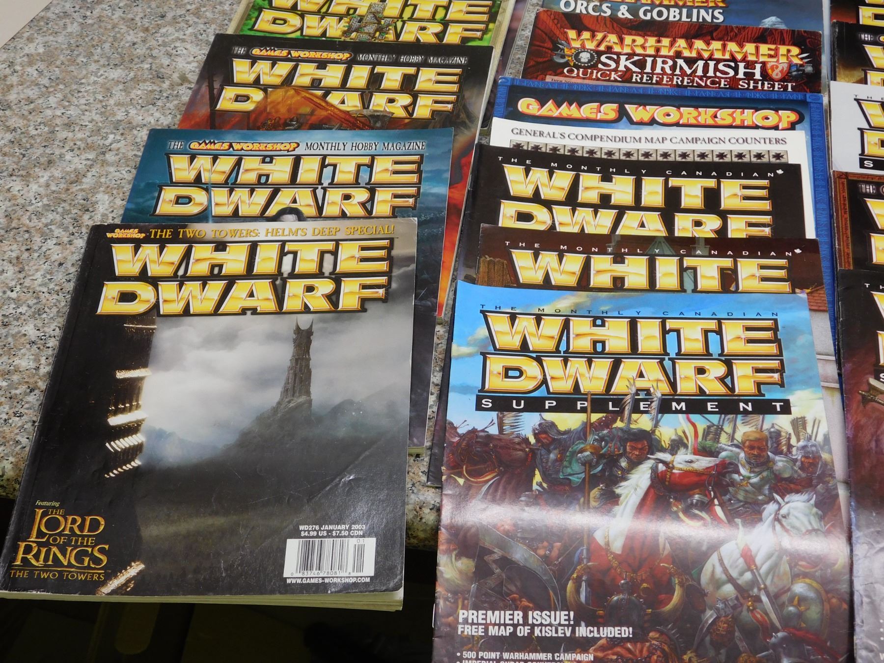 Lot of 25 White Dwarf Warhammer Magazines, Warhammer Dark Elves, Orcs & Goblins, Games Workshop
