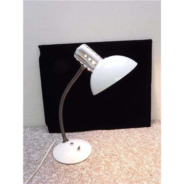 White Metal Goose Neck Table Lamp