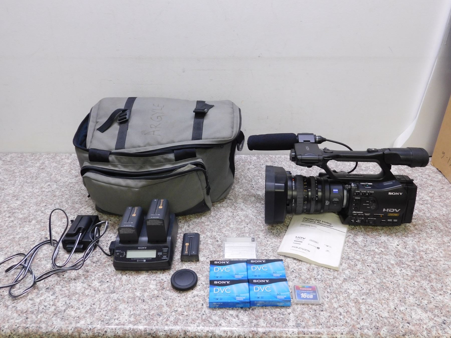 SONY HDV DV Camcorder HVR-Z7U, Bag, Tapes, Batteries, Charger