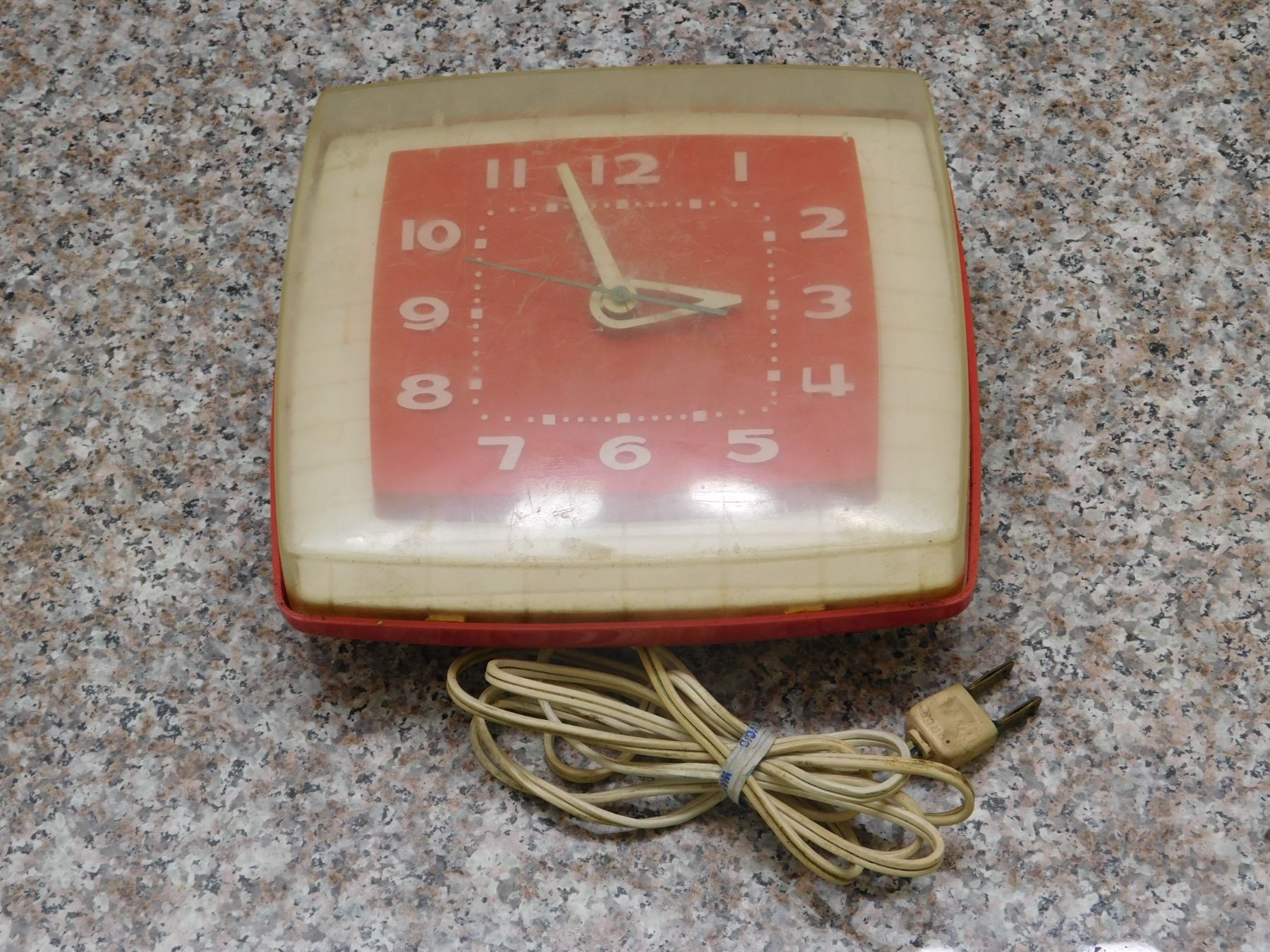 General Electric Telechron Red and White Kitchen Clock *works*