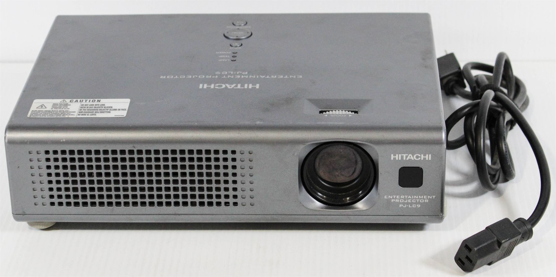 HITACHI ENTERTAINMENT PROJECTOR