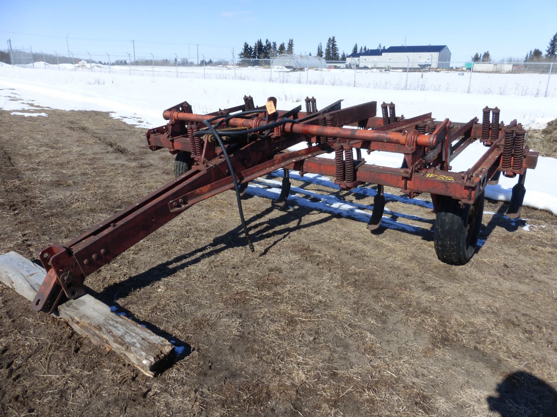 Approx. 11 ft CASE chisel plow c/w ram