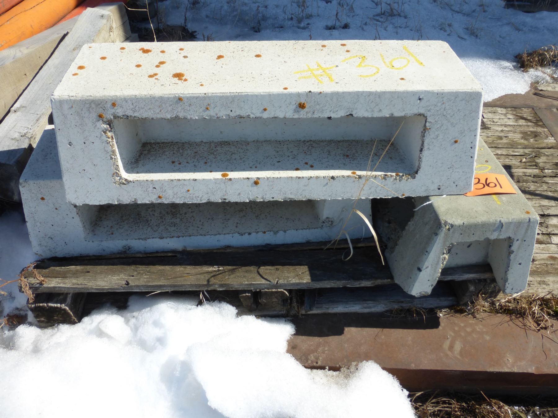 4-Concrete blocks for a propane tank