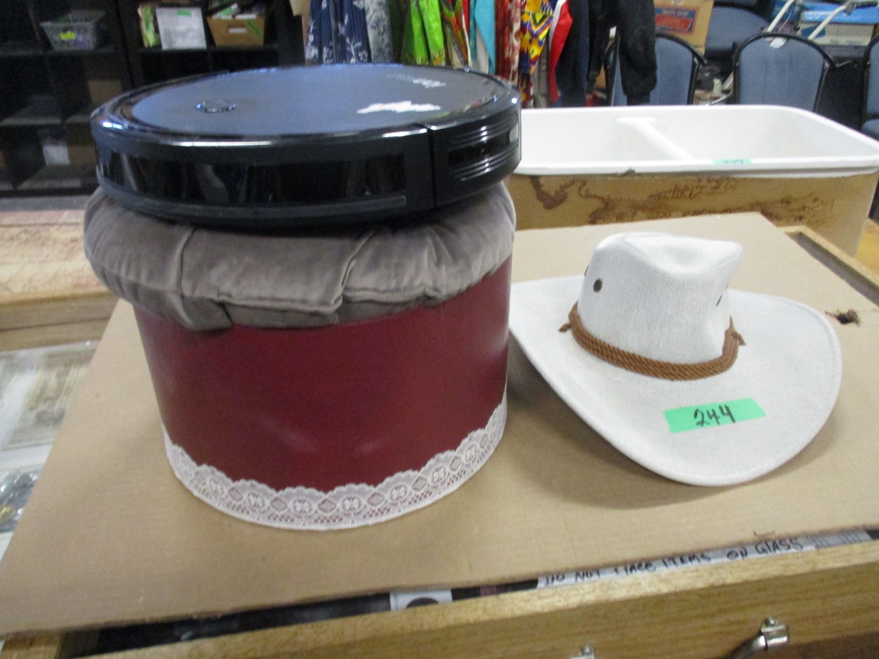 HAT BOX, CLOTHING, HAT, VACUUM
