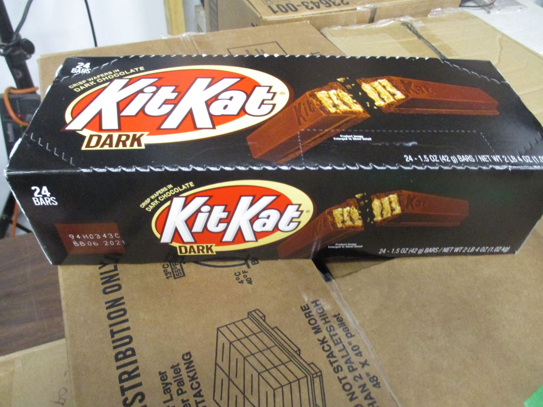 DARK CHOCOLATE KIT KAT BARS (24) - PER BOX