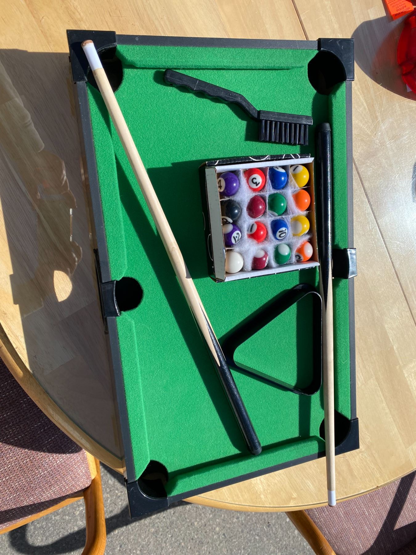 Mini pool table set