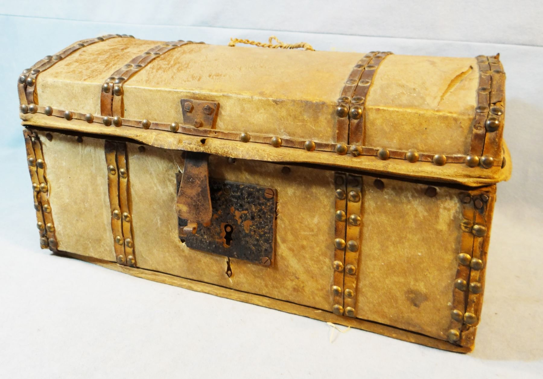 1828 Stagecoach trunk "saleman sample" , 14" w x 8" h, brass tack trim ...