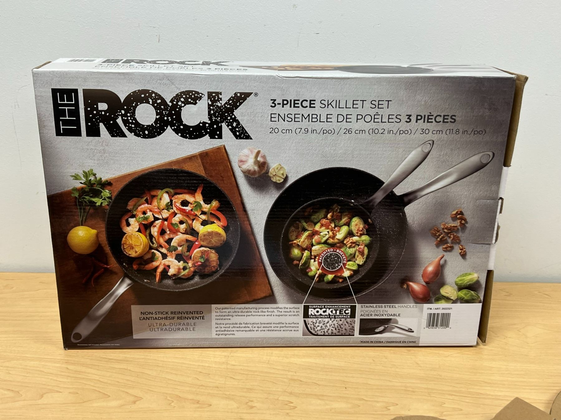 The Rock 3 pc Skillet Set - Looks New In Box - see pics for sizes details.