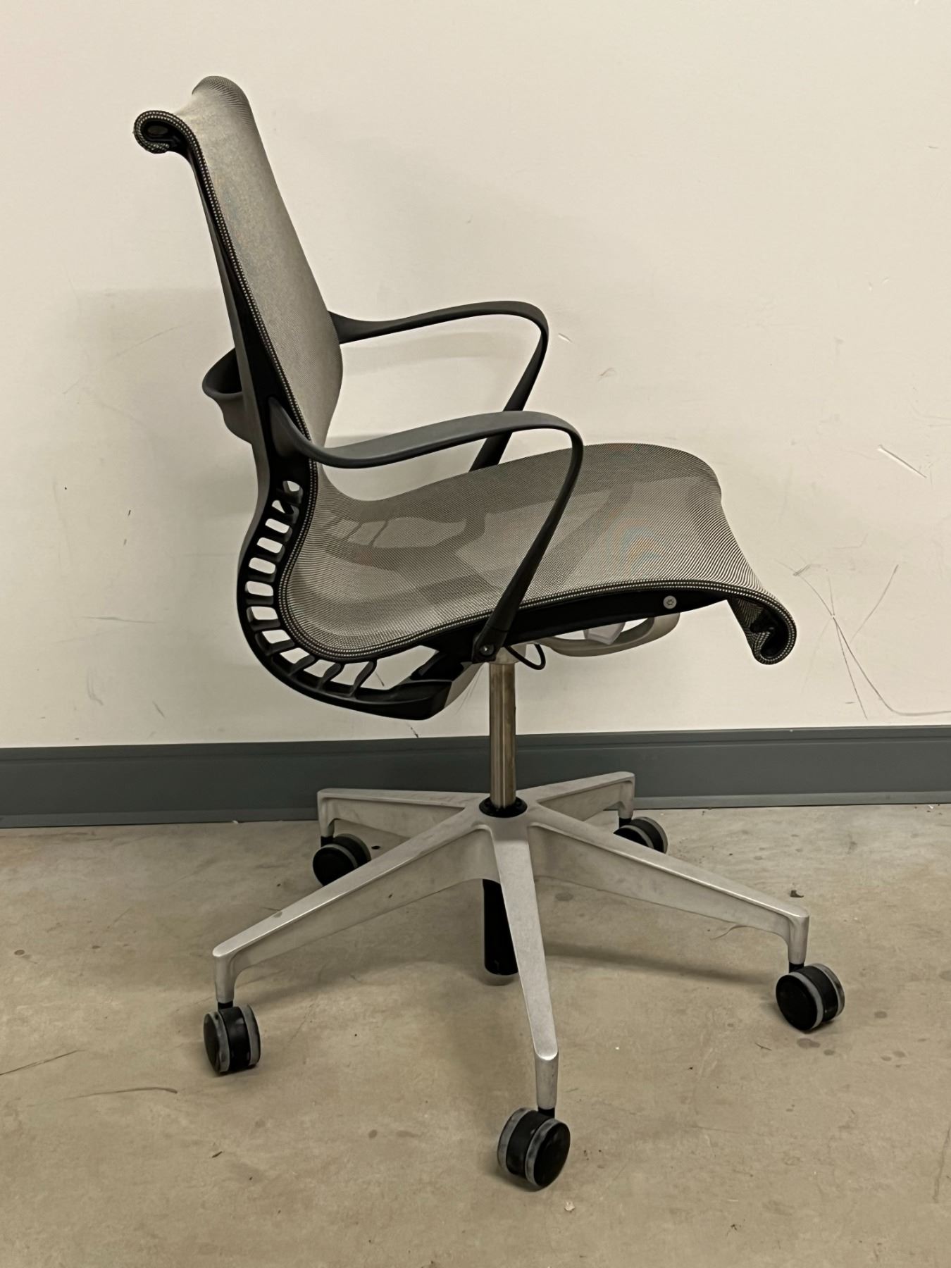 Herman Miller Studio 7.5 Setu Mesh Task Chair - Approx: 23.5"W 37"T 20 ...