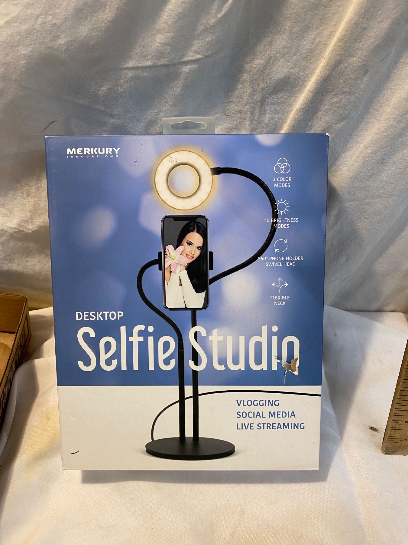 Selfie Studio desk top social Media production stand ting light controller