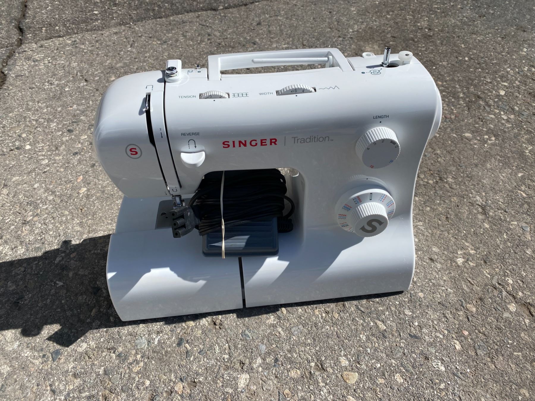 Singer tradition sewing machine