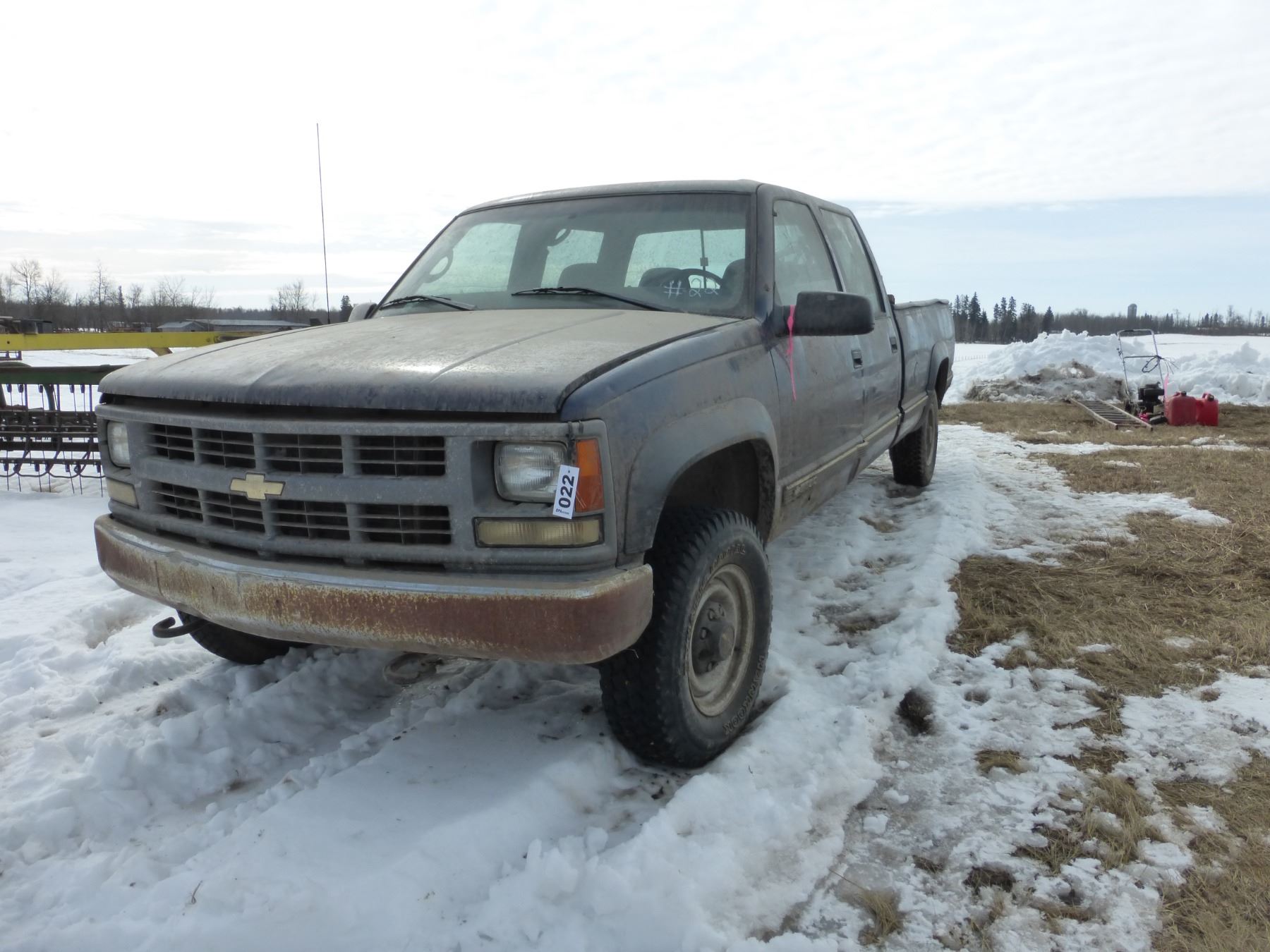 1998 Blue Chev. 3500 service truck, 4x4, quad cab, 216,996 km ...