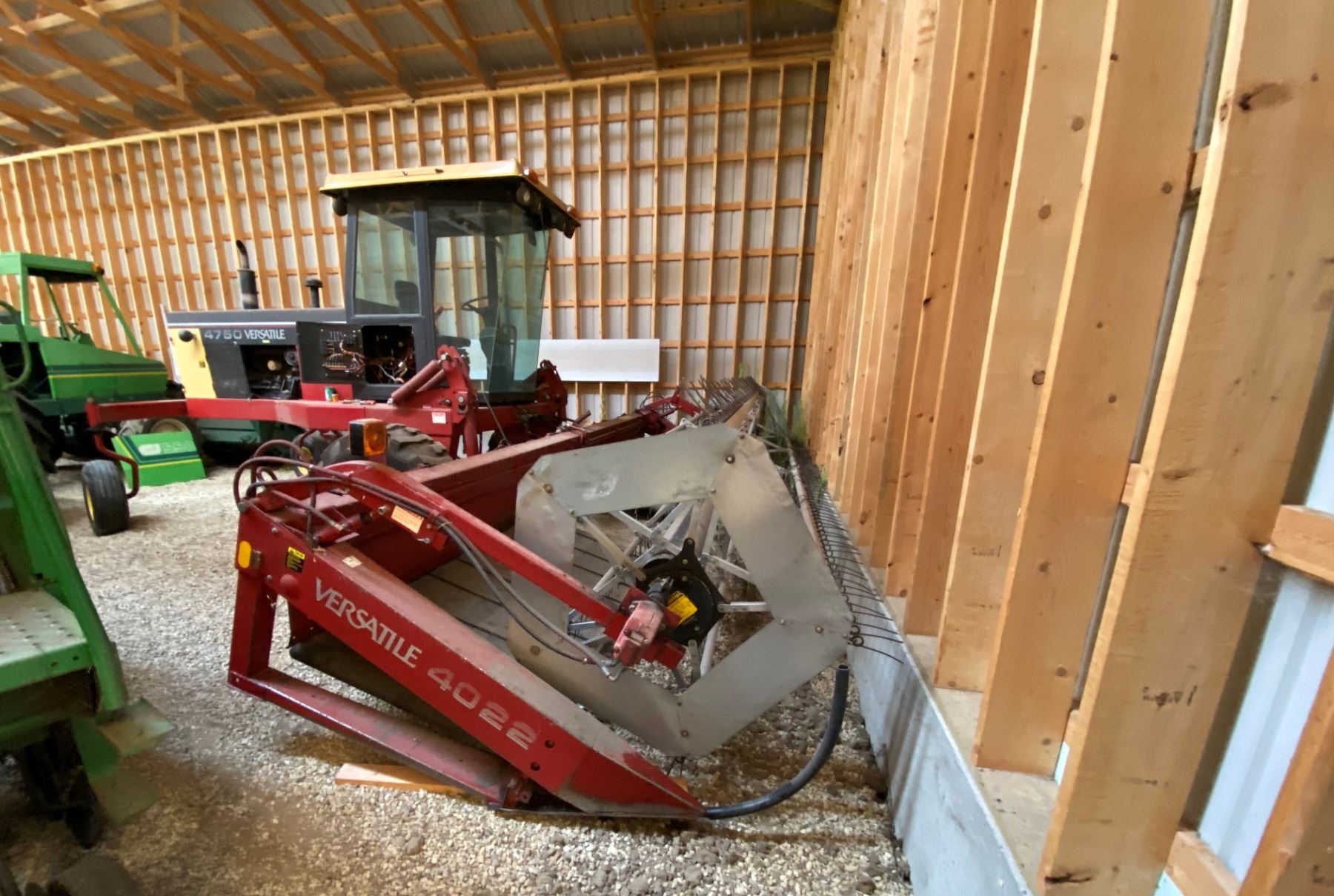Versatile 4750 swather #D46030 c/w 4022 header, 1445 hrs, CAHR, shedded ...