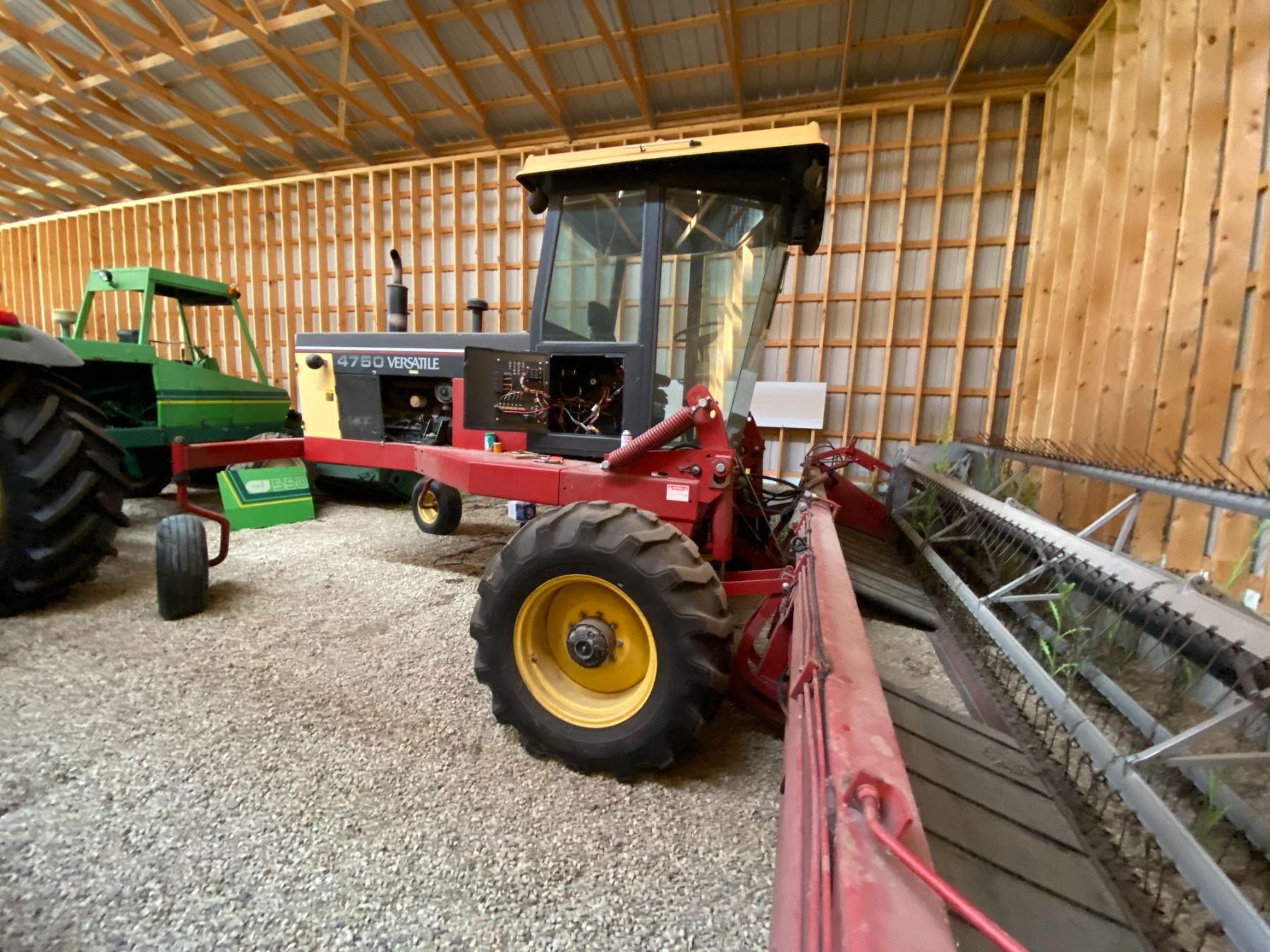 Versatile 4750 swather #D46030 c/w 4022 header, 1445 hrs, CAHR, shedded ...