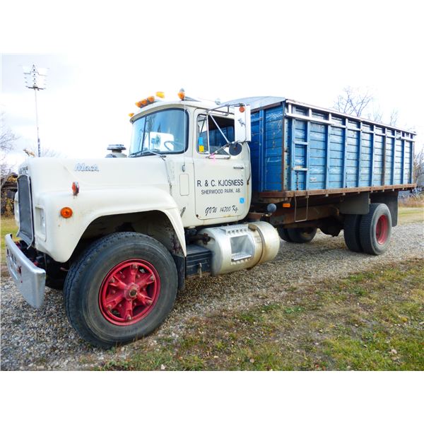 Approx. 1975 Mack/ Grain truck, white, 341,909 Km, Single Axle c/w 17 ...