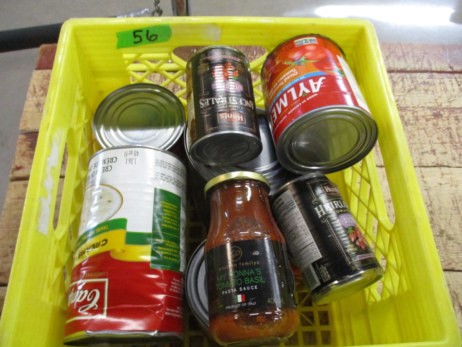 FREIGHT DAMAGE (AS IS): TOTE C/W GROCERIES INCLUDING TOMATOES, SOUP ...