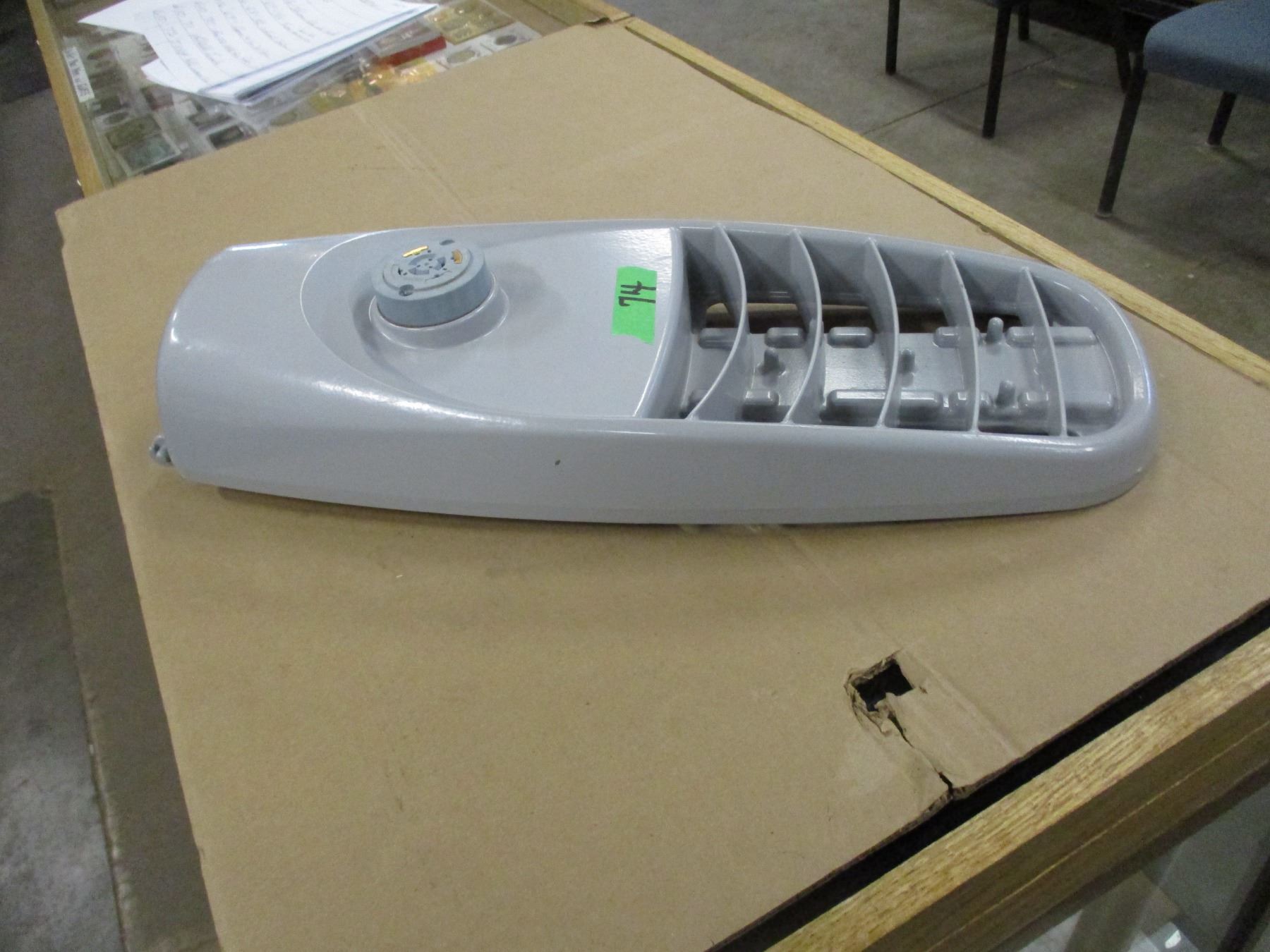 NEW: LED YARD LIGHT (4500 LUMENS/38 WATT RFS)
