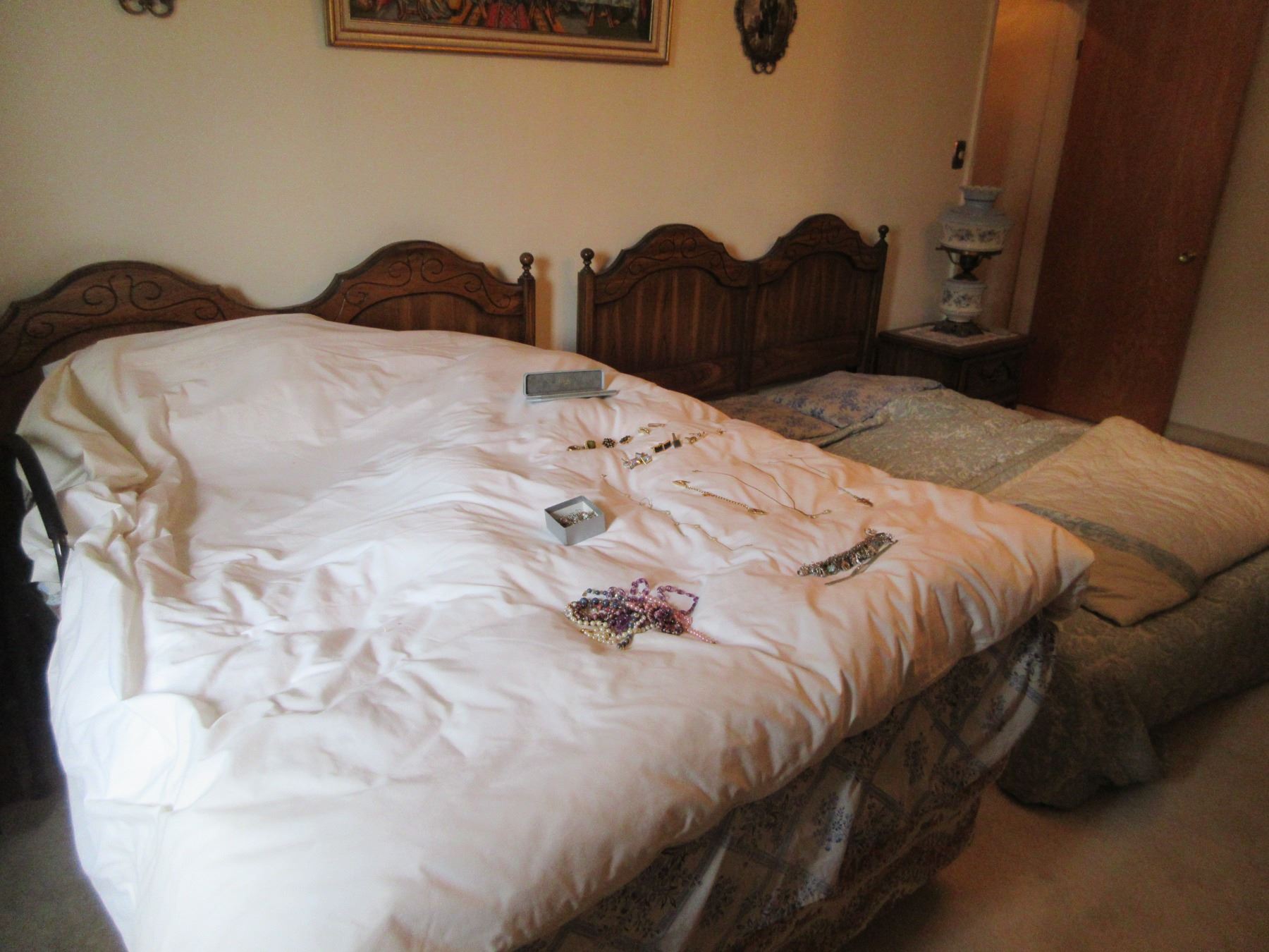 MASTER BEDROOM: 6 PIECE BEDROOM SUITE (2 NIGHT STANDS, 2 HEAD BOARDS ...