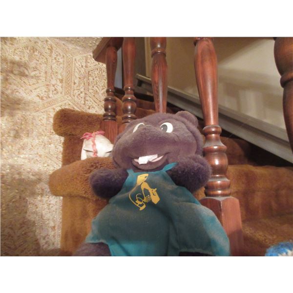 FRONT ENTRY: DOLLS, BLUNGER, ADELINE COLLECTION ORNAMENTS (APPROX. 10 ...