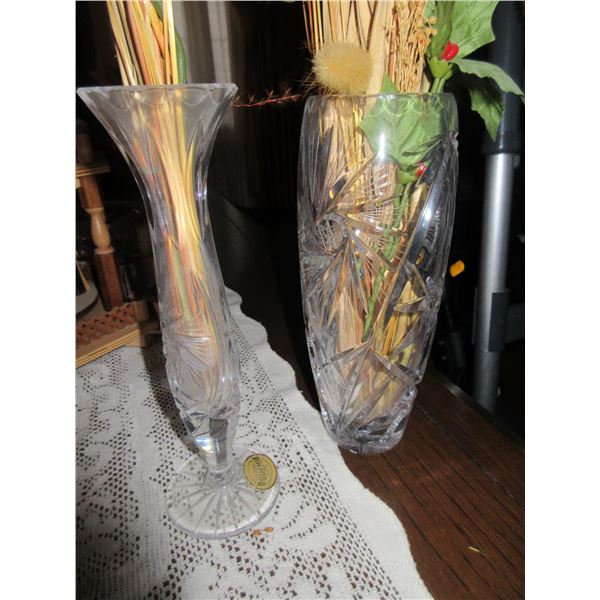 LIVINGROOM: 2 PINWHEEL CRYSTAL VASES & FLOWERS
