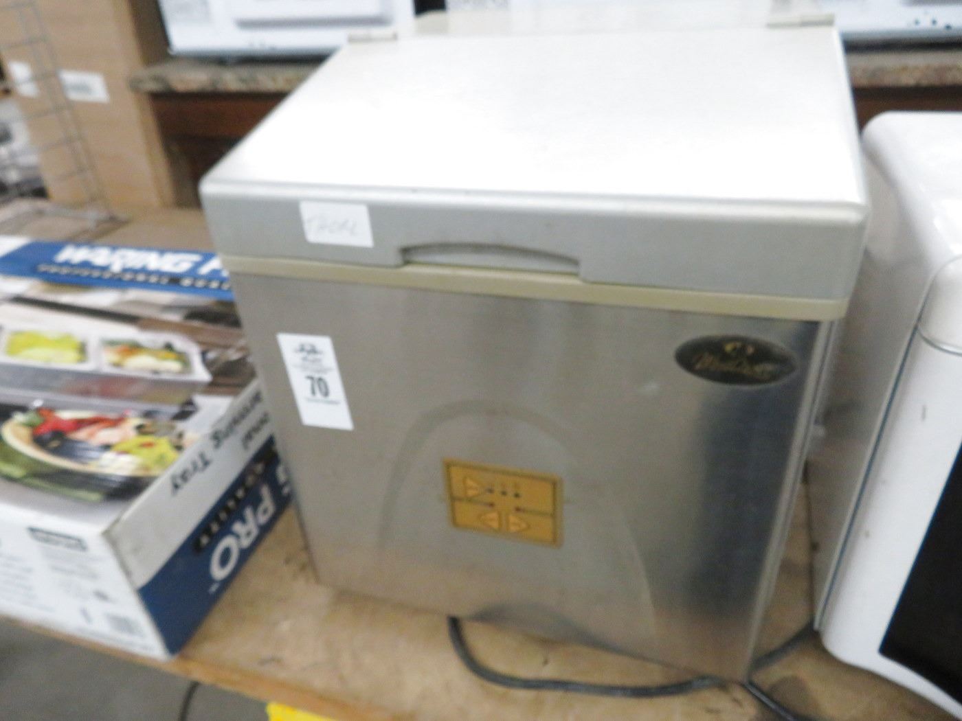 Wind Chaser 15 Lb. Back Bar Ice Maker