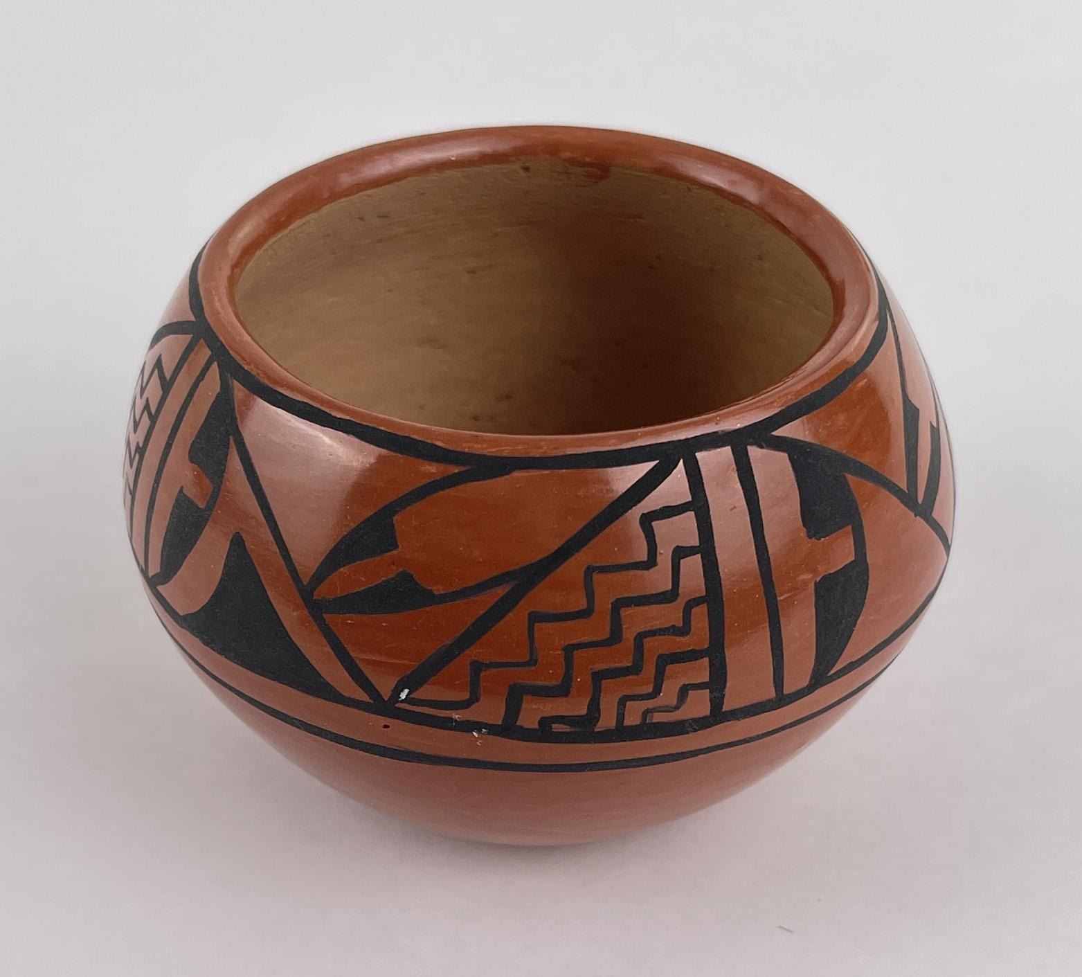 Ignacia Duran Tesuque Pueblo Indian Pot