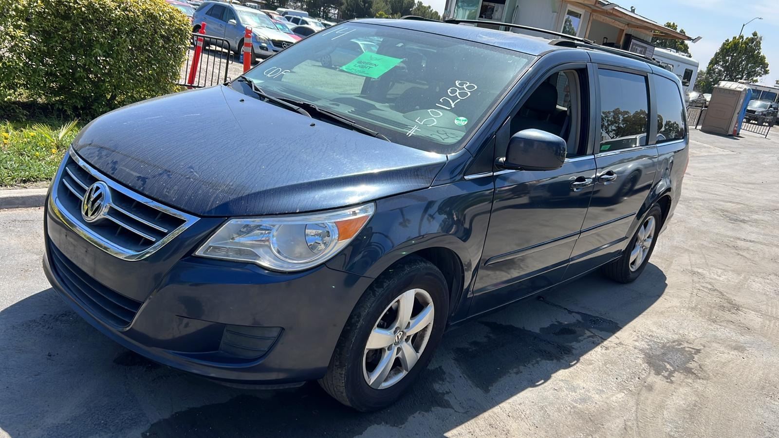 2009 Volkswagen Routan SE