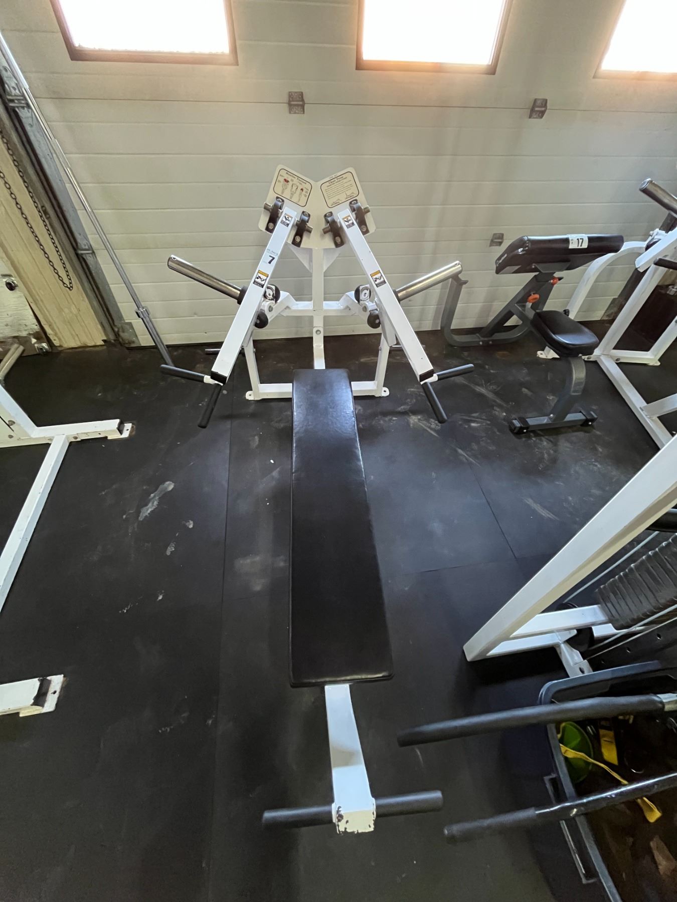 Lever Strength Flat Chest Press Machine - Plate Loaded