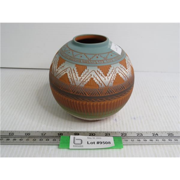 Navajo Pottery Vase Bodnarus Auctioneering