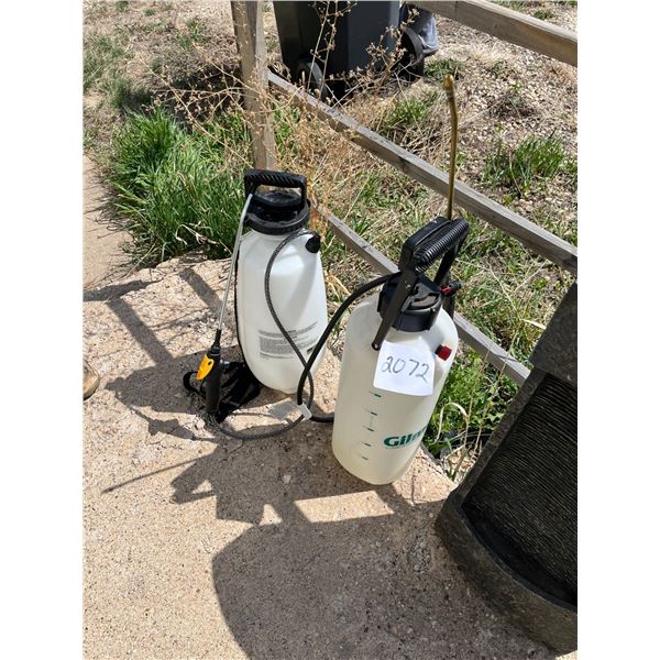 2 Hand sprayers