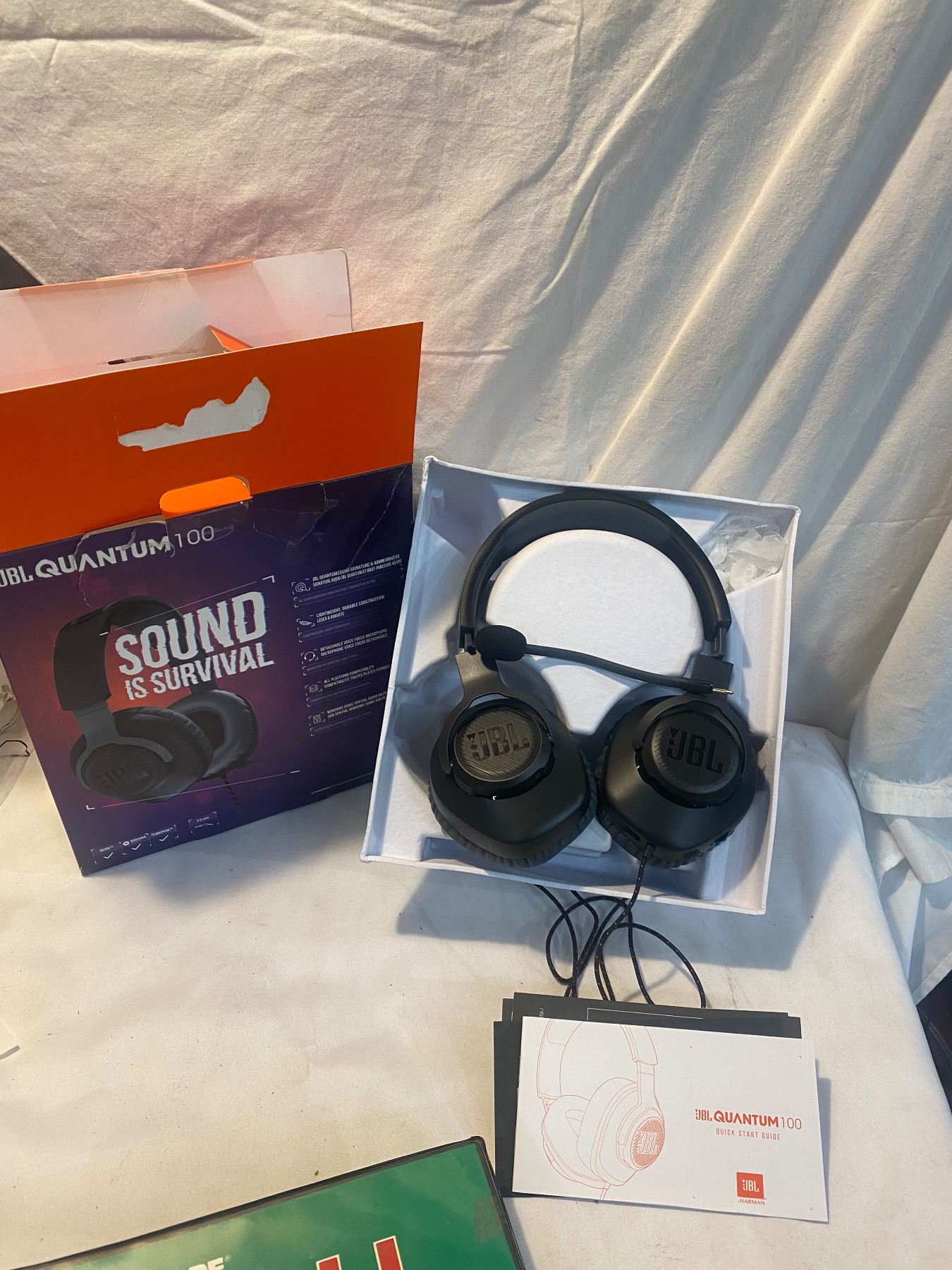 JBL quantum 100 headphones