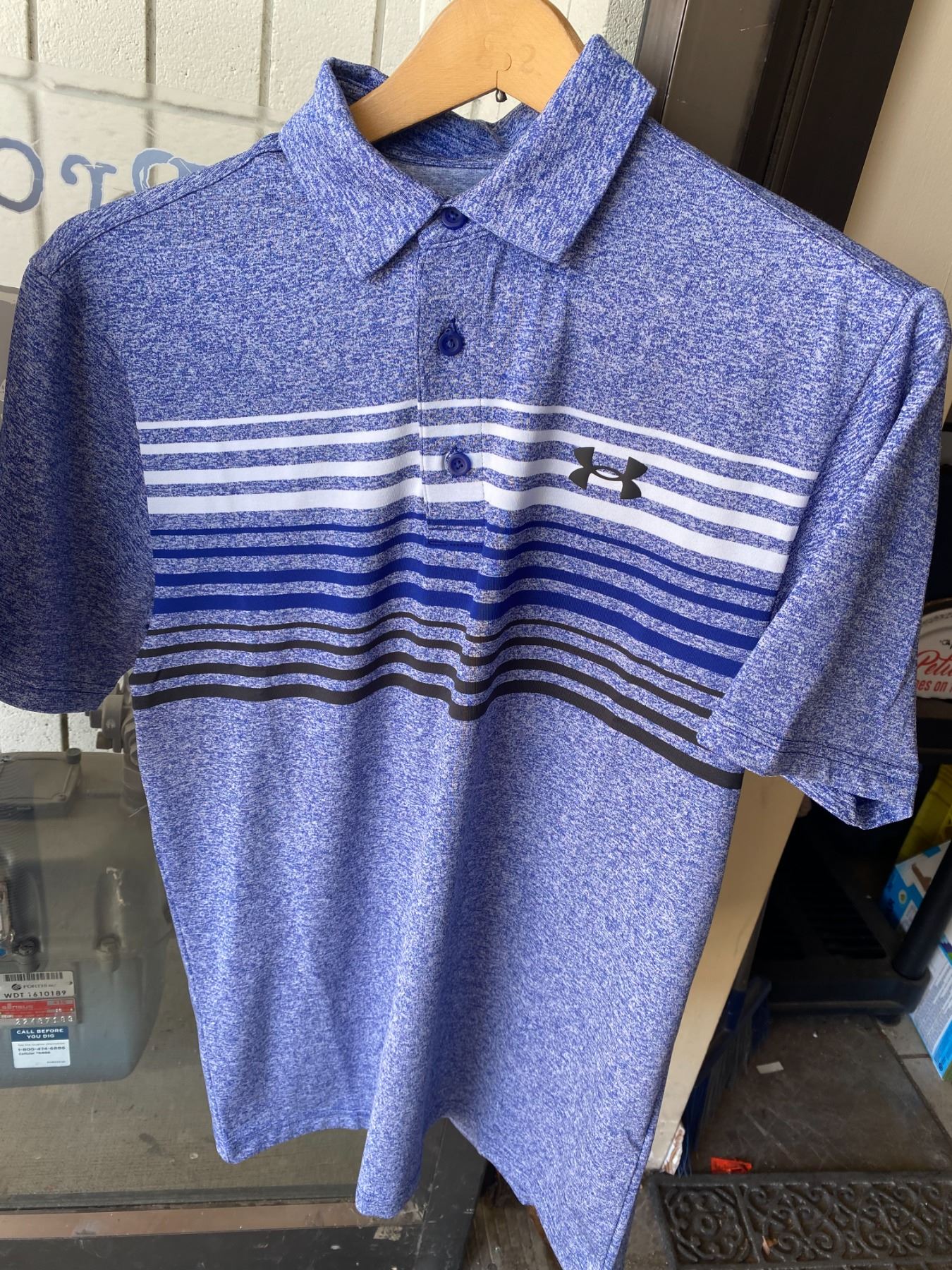 Under Armour small shirt