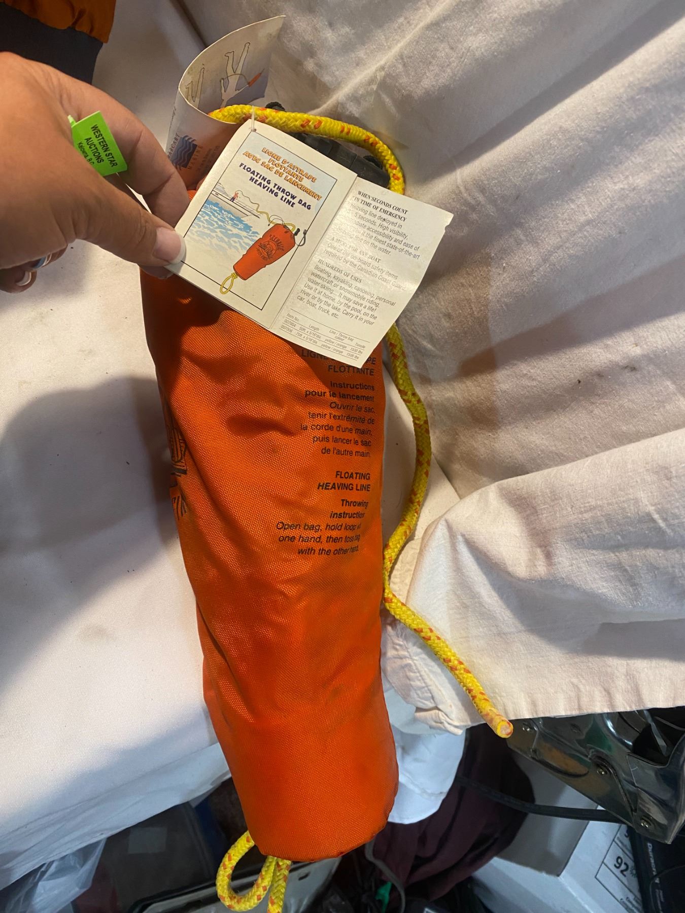 Floating throw bag line