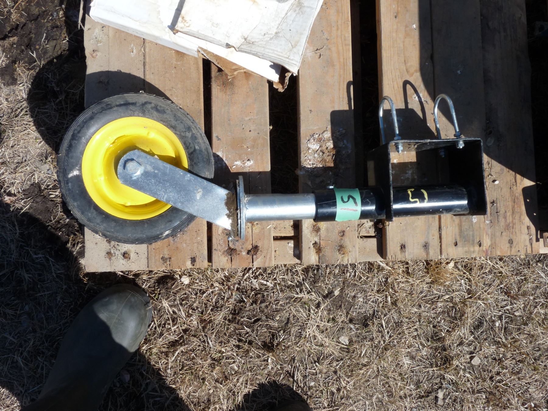 Wheeled hitch attachment