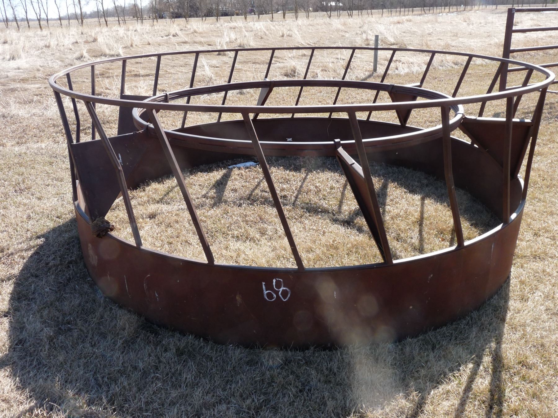 Hay saver round Bale feeder