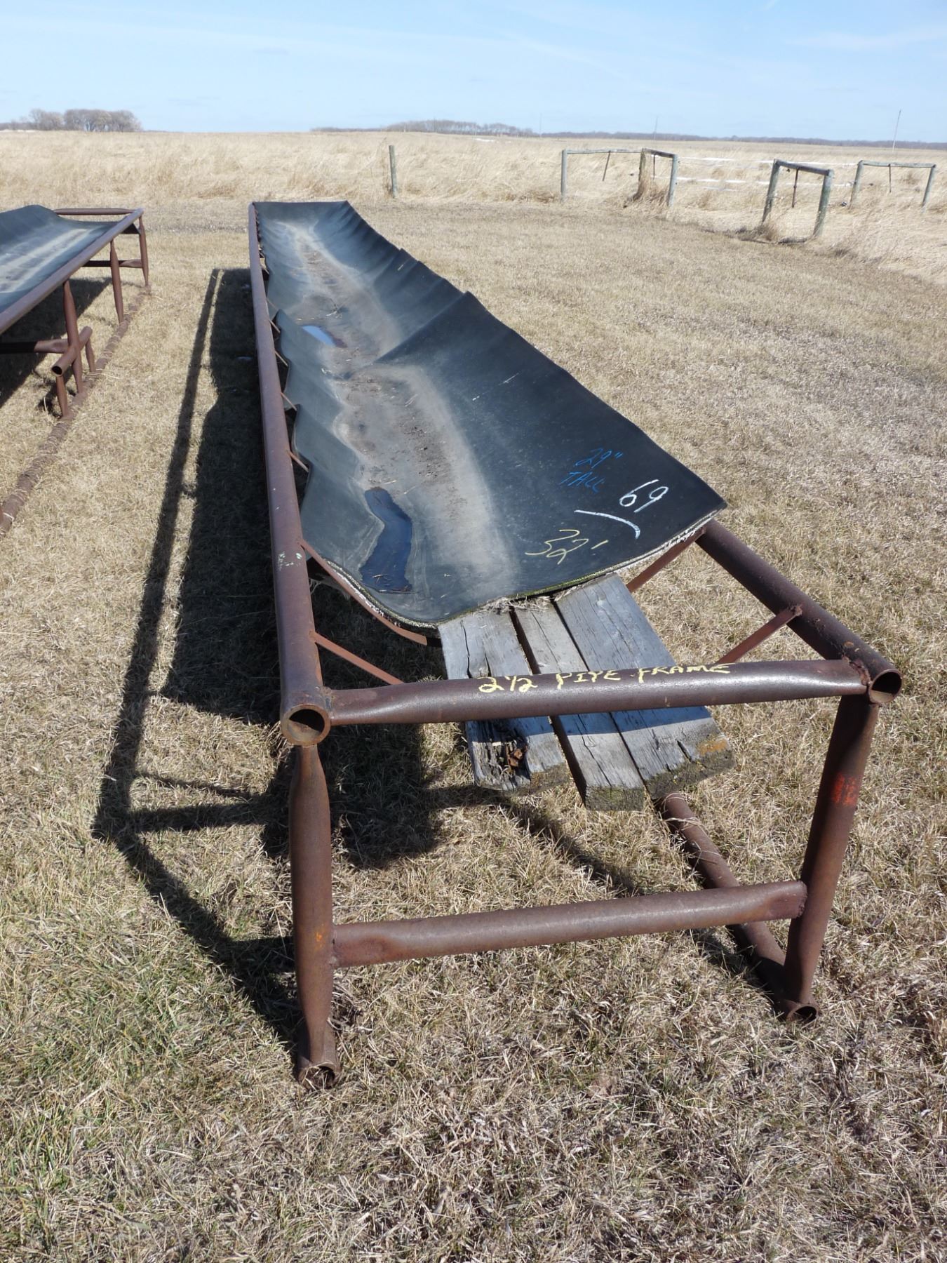 Heavy duty feed trough lined with belting