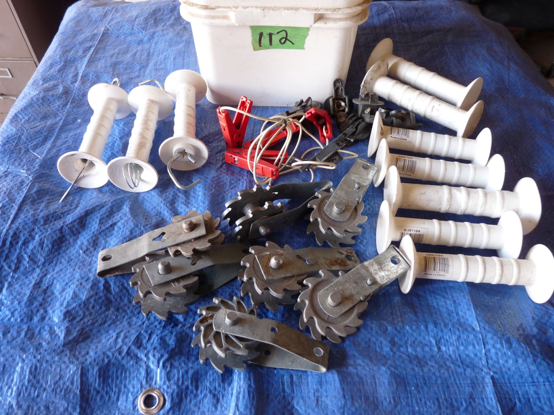 Lot of 10 electric fence gate handles; Electric fence jumpers And fence ...