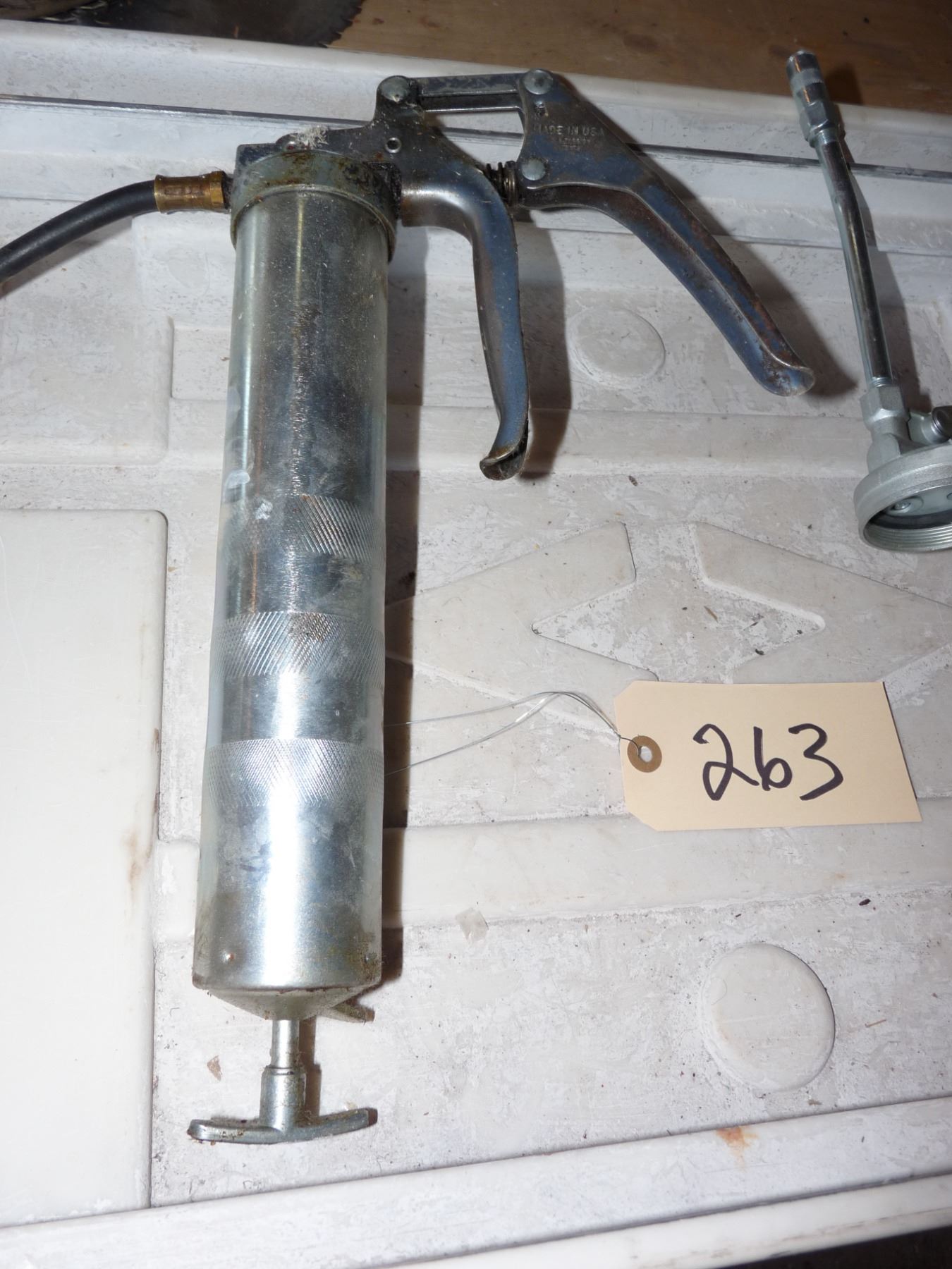 pistol grip grease gun and pump grease gun head