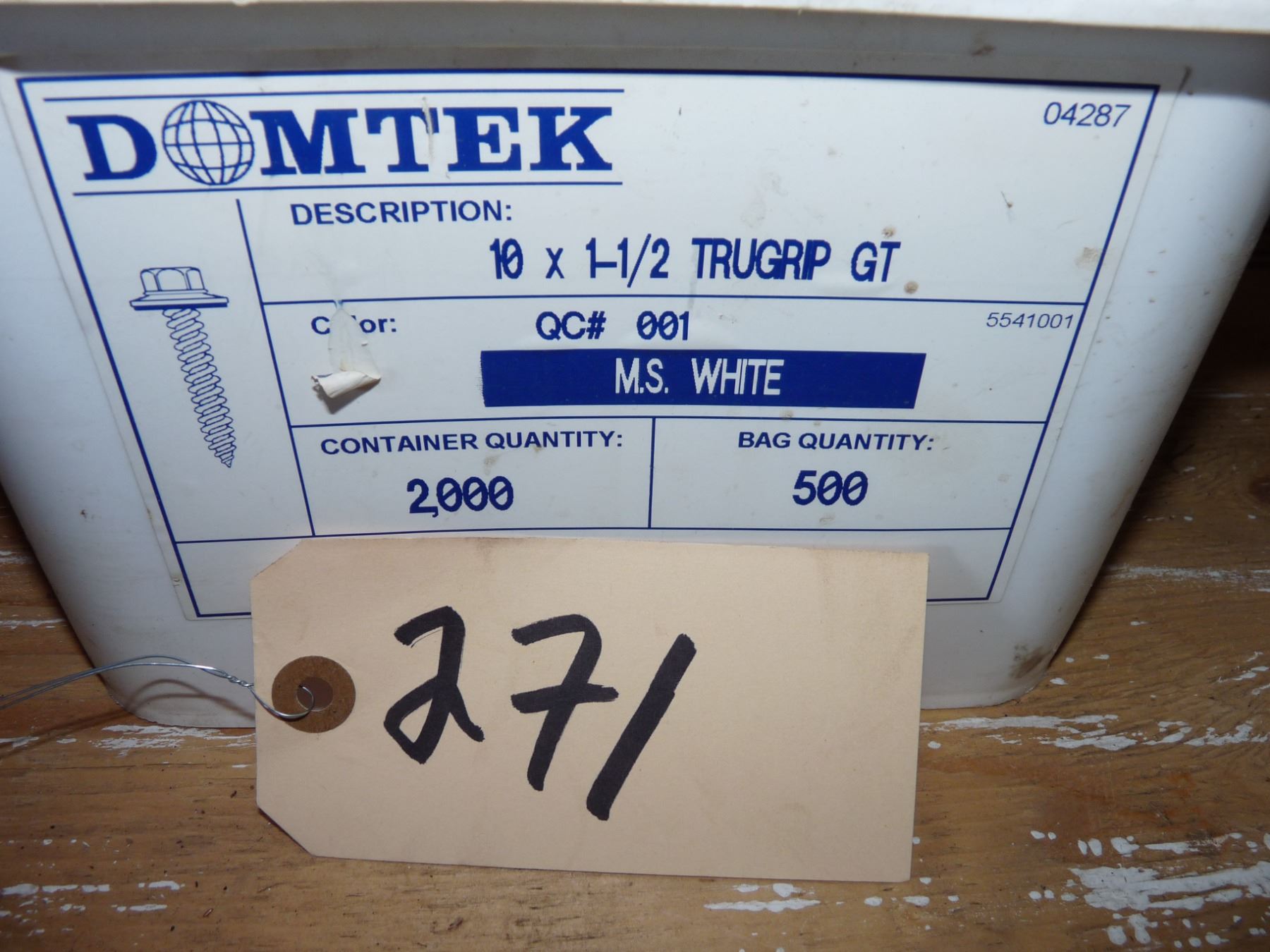 Domtek number 10 by 1 1/2 inch Sheet metal screws -- Appears to be full ...