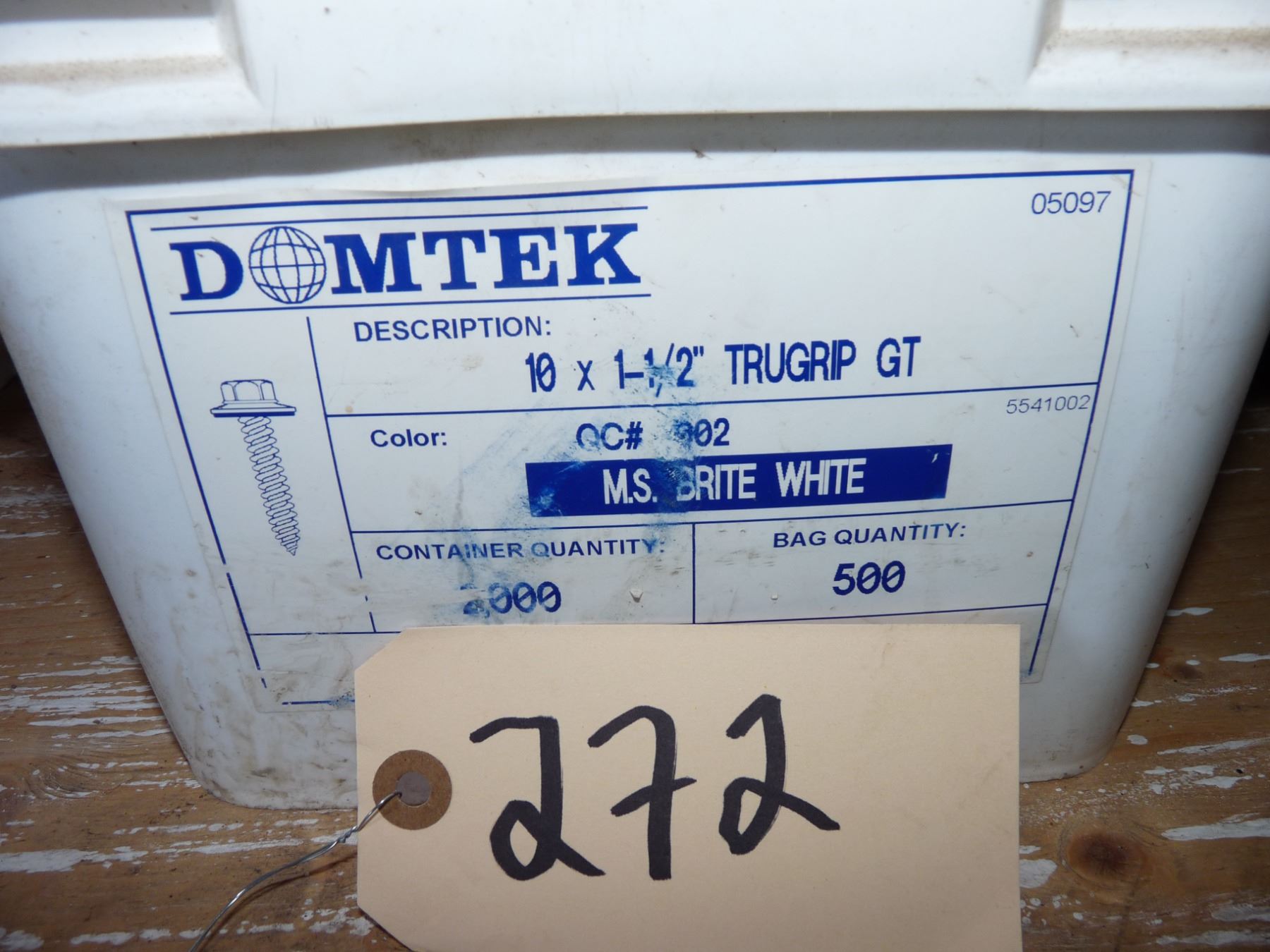 Domtek number 10 by 1 1/2 inch Sheet metal screws -- Appears to be full ...
