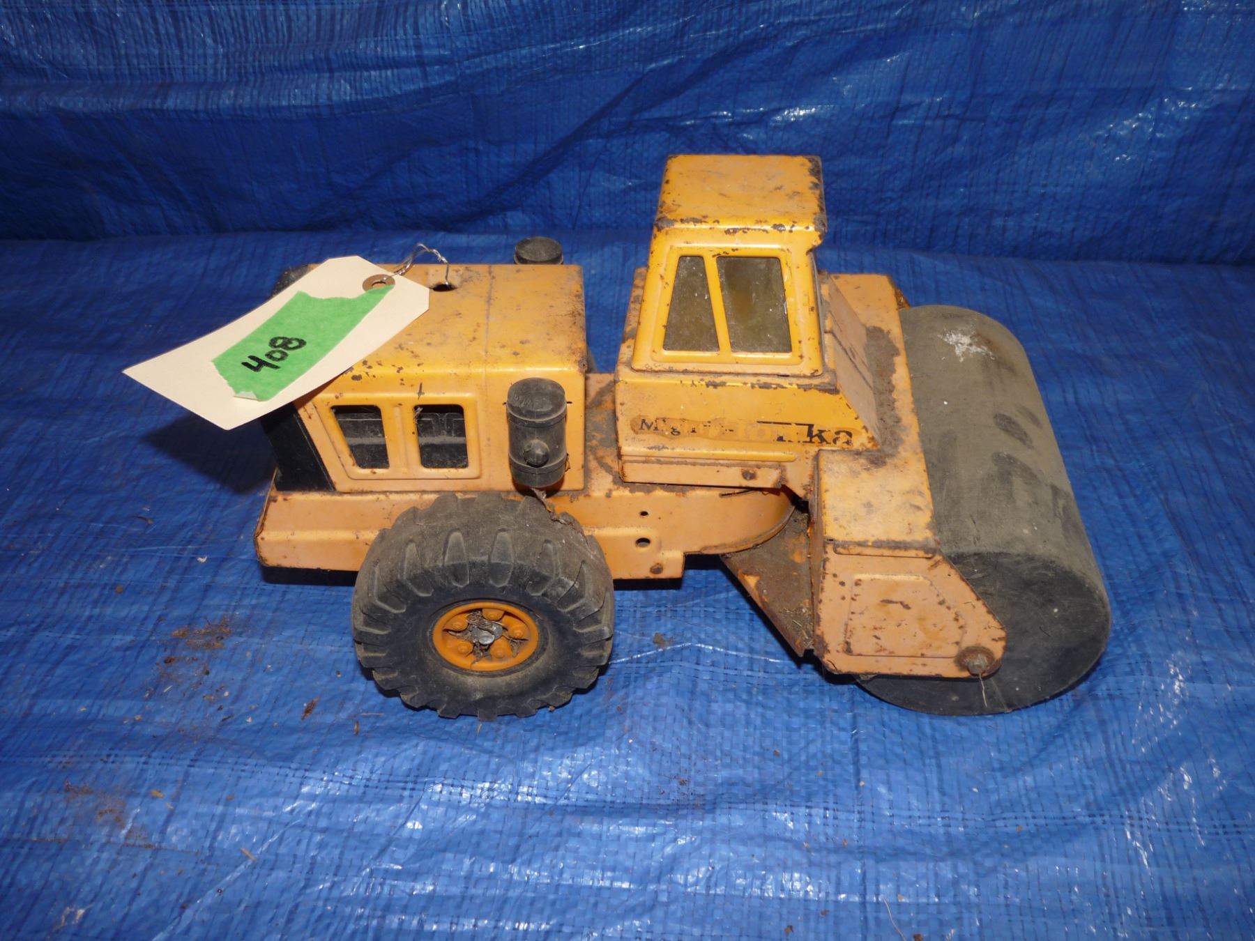 Vintage tin steamroller